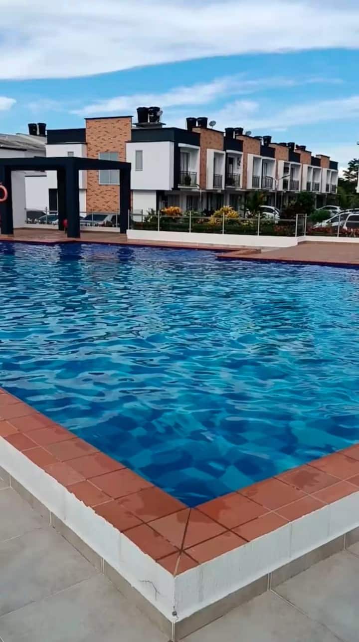 Casa Amplia Con Piscina Y Garaje - Villavicencio