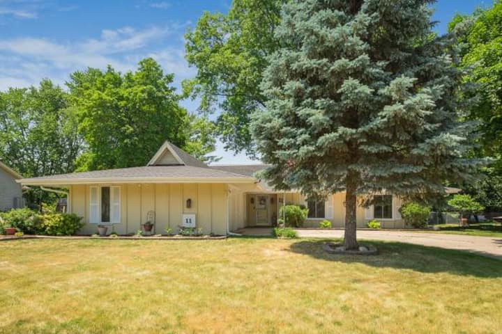 5 Bdrm 7 Bed 2.5 Bth Ranch W Fenced Yard Sleeps 10 - Oswego, IL