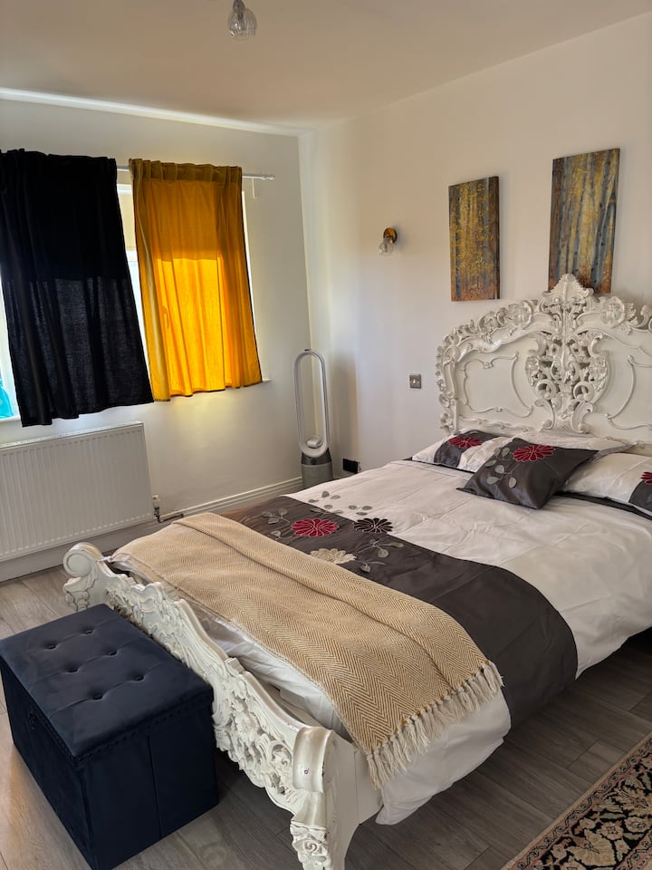 Clean Room With Private Bathroom, - Brighton