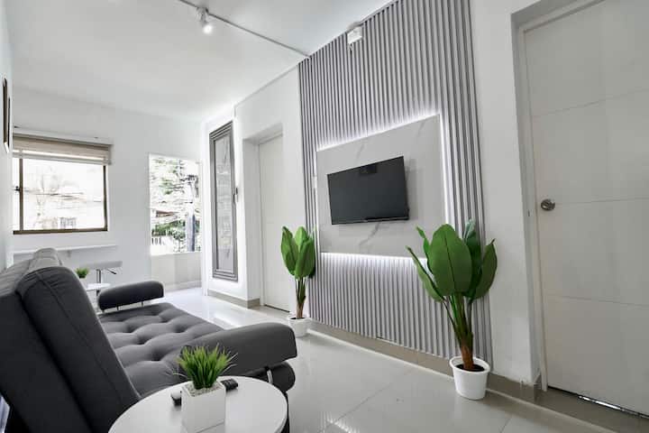 El Poblado 4 Bedrooms 2 Baths Terrace Privacy - Medellín