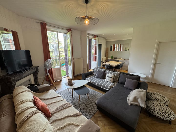 Grand Appartement Traversant Avec Terrasse Ouest - Aix-les-Bains