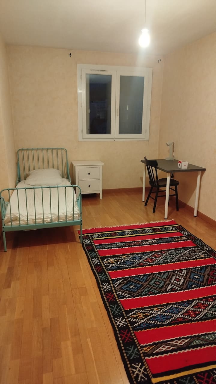 Grande Chambre à Louer - Saint-Étienne
