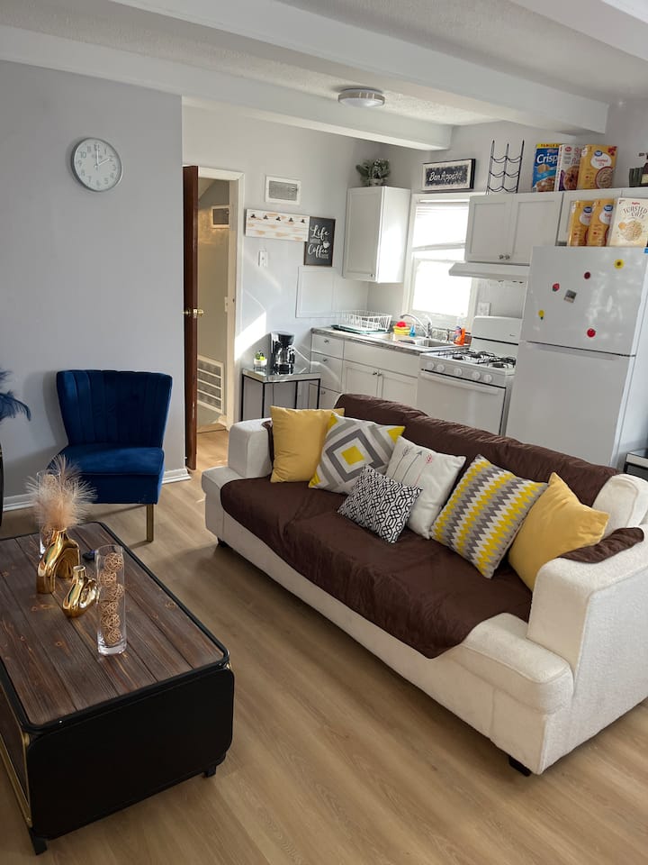 Cozy Apartment In Des Moines - Des Moines, IA