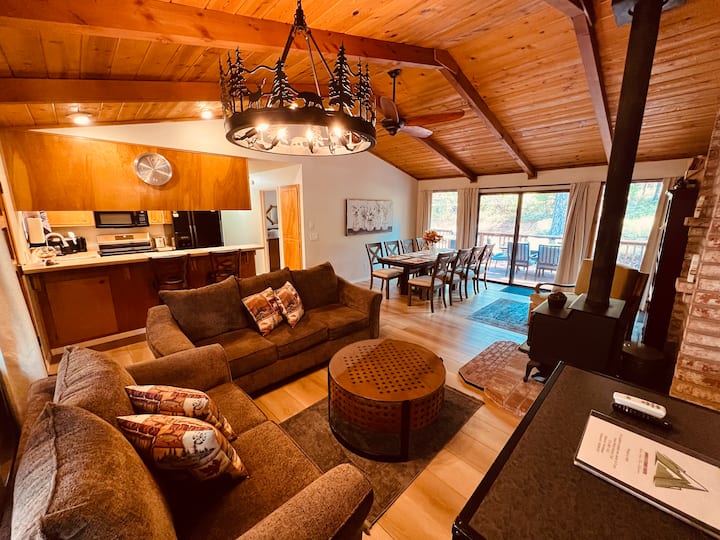 Arnold Getaway
Hike Big Trees, Ski Bear - Arnold, CA