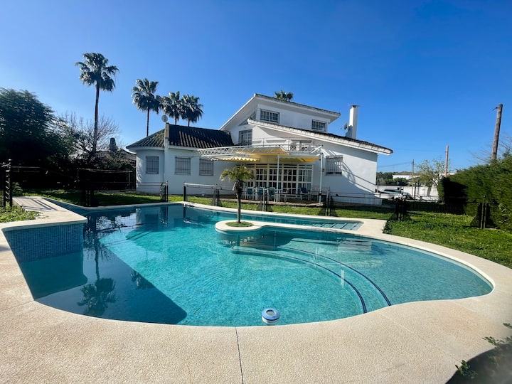 Chalet Con Piscina Junto Al Lago - Bornos