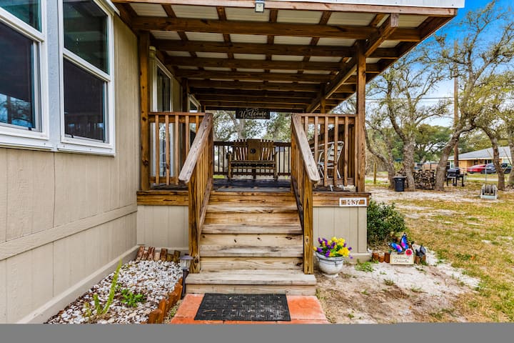 Family & Pet Friendly. Gated
Boat Parking. - Rockport, TX