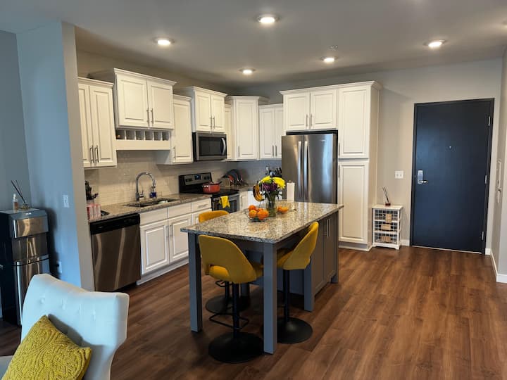 Beautiful 2 Bedroom Apartment - Maple Grove, MN
