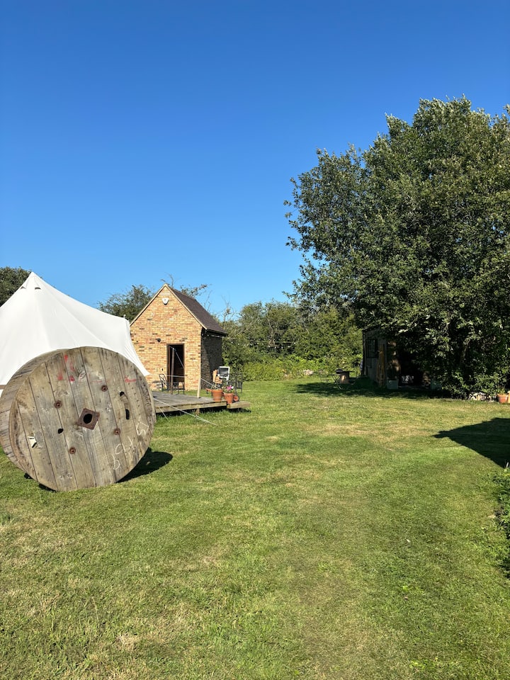 Glamping With Tent Pitches At The Forge - Kent