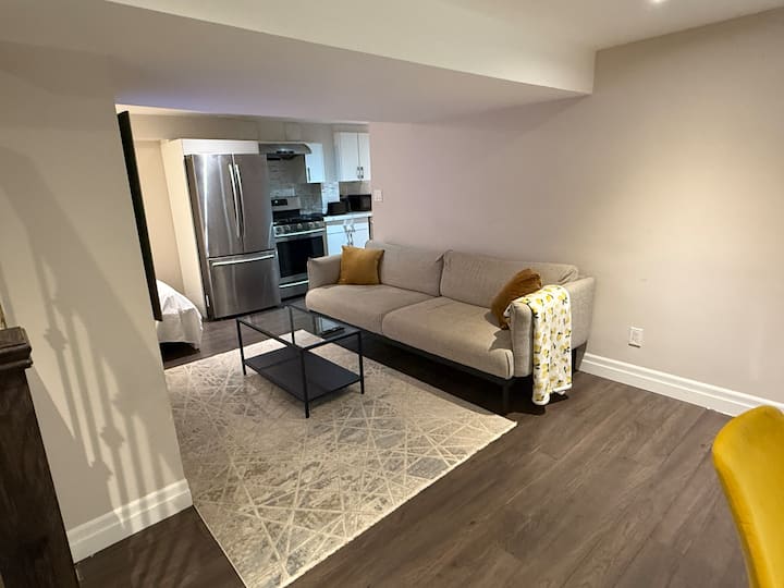 Amazing  1-bedroom Plus Den - Toronto