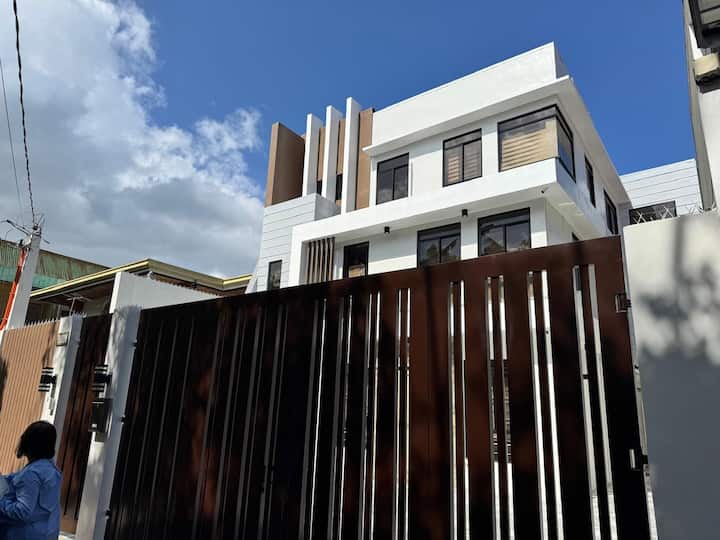 Evelyn's Airbnb - Naga