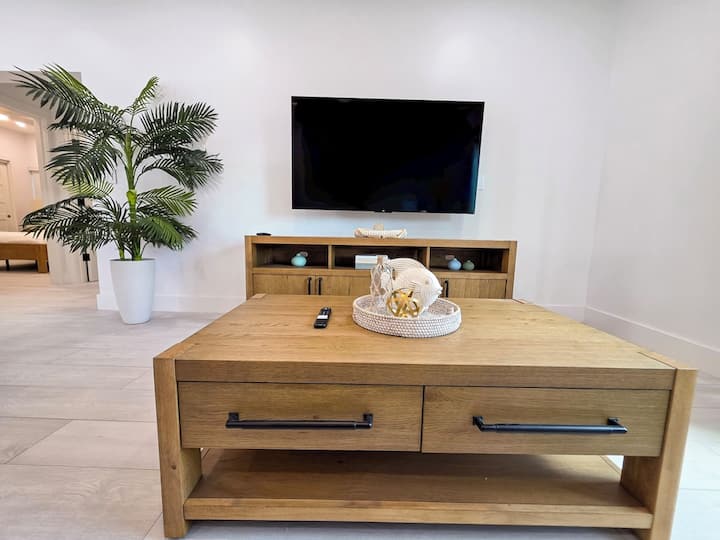 3br Condo Near Grace Bay – Pool & Gym Access - Turks and Caicos Islands