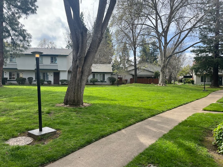 3bed Townhouse Available Summer - Sacramento, CA
