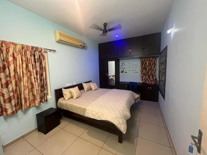 One Room In Vrs Villa - Pollachi