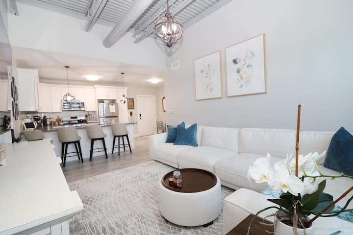 Luxury Studio - Dearborn, MI