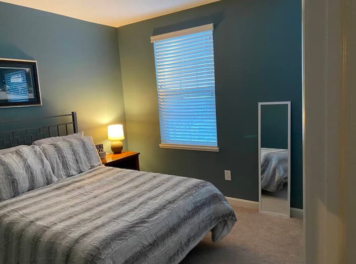 New! Private Bedroom, Great Location - Mce, I-71 - Columbus
