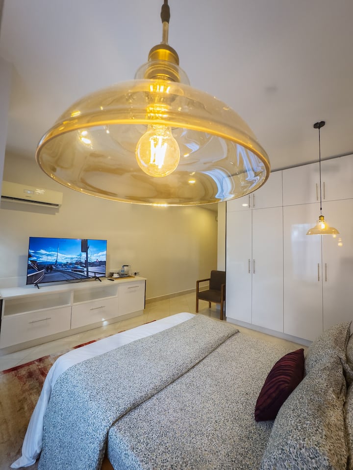 D’luxe Double Room With Shower And Poolentire Unit - Dar es Salam