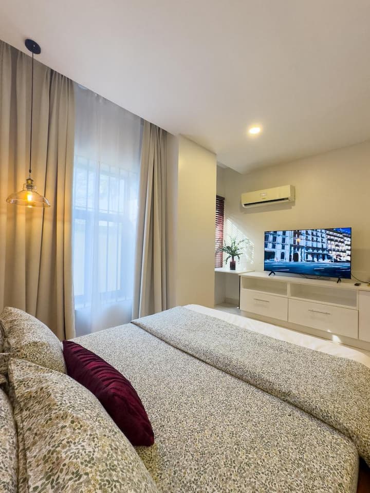 D’luxe Double Room With Shower And Poolentire Unit - Dar es-Salaam