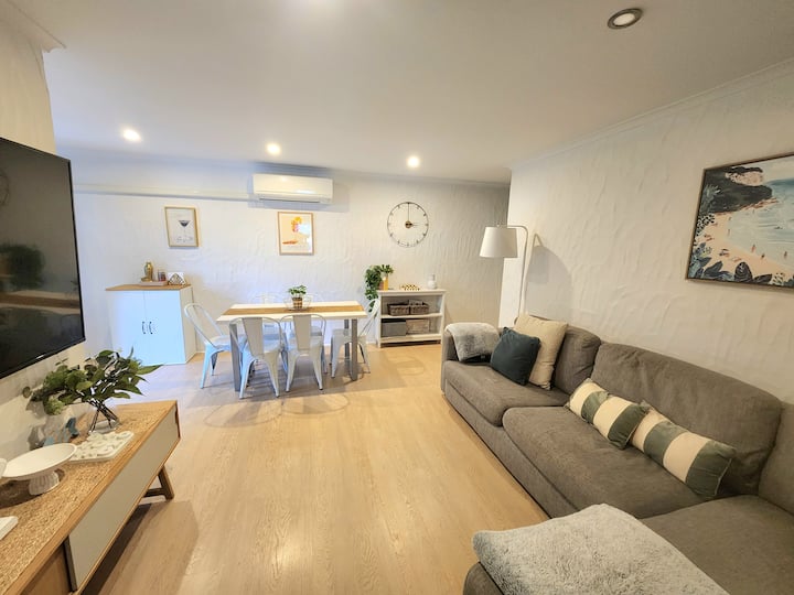 Modern Stylish 3br Apt| Glenelg Nth | Ac + Parking - Adelaide