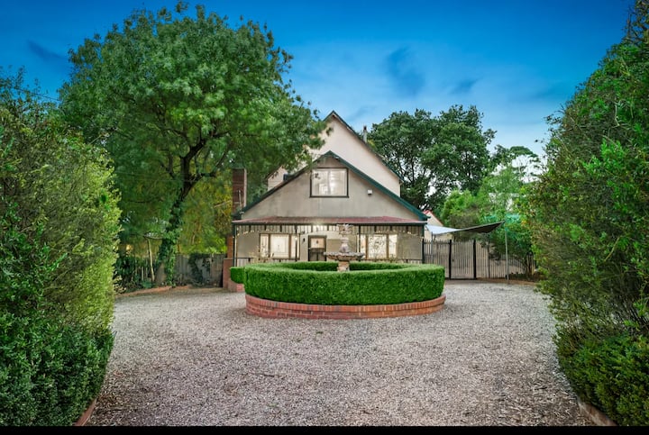 5-bed Secret Garden House - Lilydale