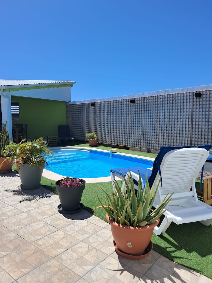 Petite Villa Avec Piscine - Guadeloupe
