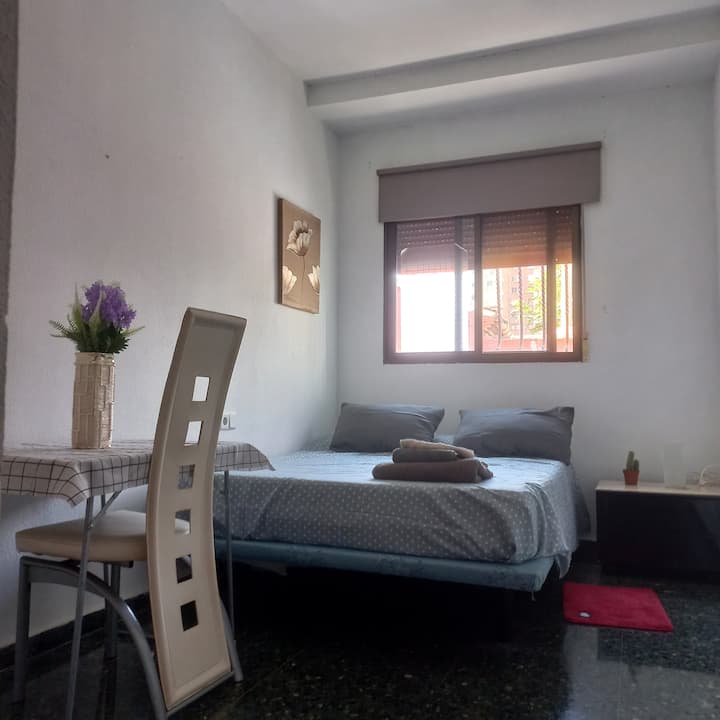 Stanza Ben Situata E Comoda - Valencia