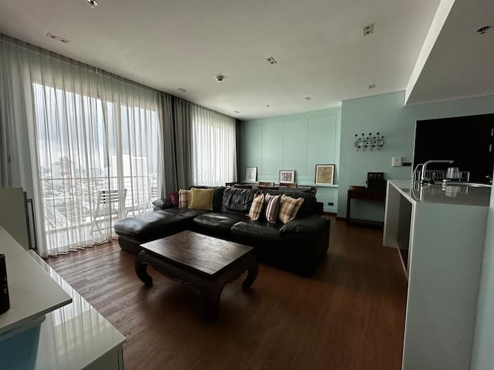 Stunning New Renovation 2-bed River View - Bangkok