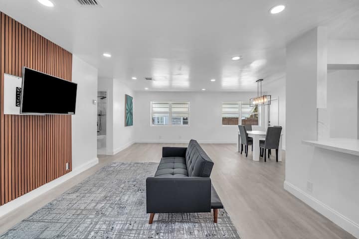 Central Location Near All - Hollywood, FL