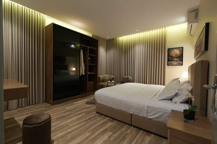 شقة أنيقة غرفتين نوم وغرفة جلوس
( يتوفر جاكوزي ) - 리야드