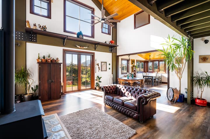 Large Secluded Home And Property On Edge Of Town - 와나카