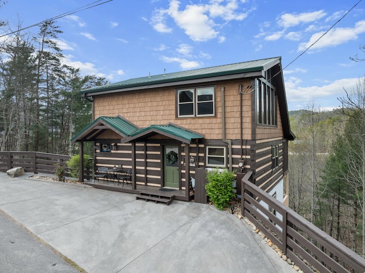 Skybox | 3 Br/ 2 Ba, Sleeps 8 - Townsend, TN