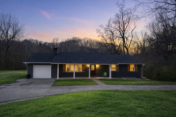 Katy Trail Country House With A Hot Tub - Columbia, MO