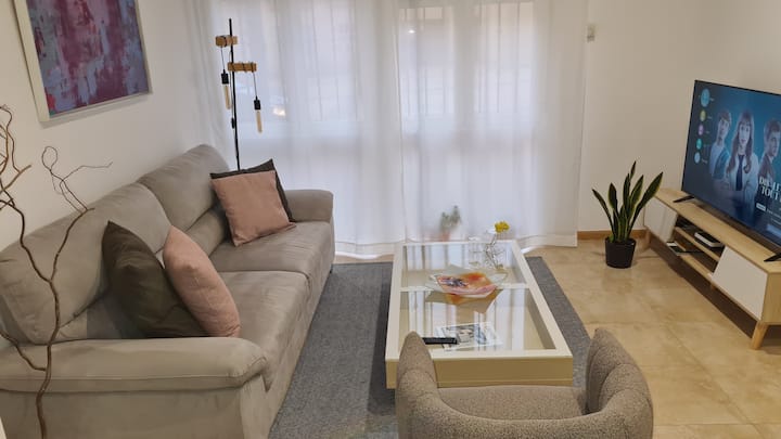 Amplio Piso
2 Habitaciones 4pax Decoración Moderna - Alcobendas