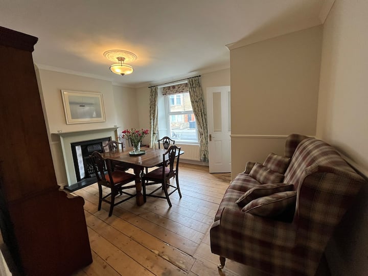 Park House 
2 Double Rooms And 1 Single Bedroom - Chippenham