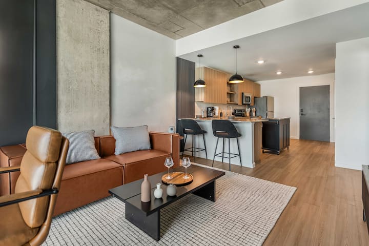 The Dominic - 1br Condo, King Bed, Pool, Gym - Winter Park, FL