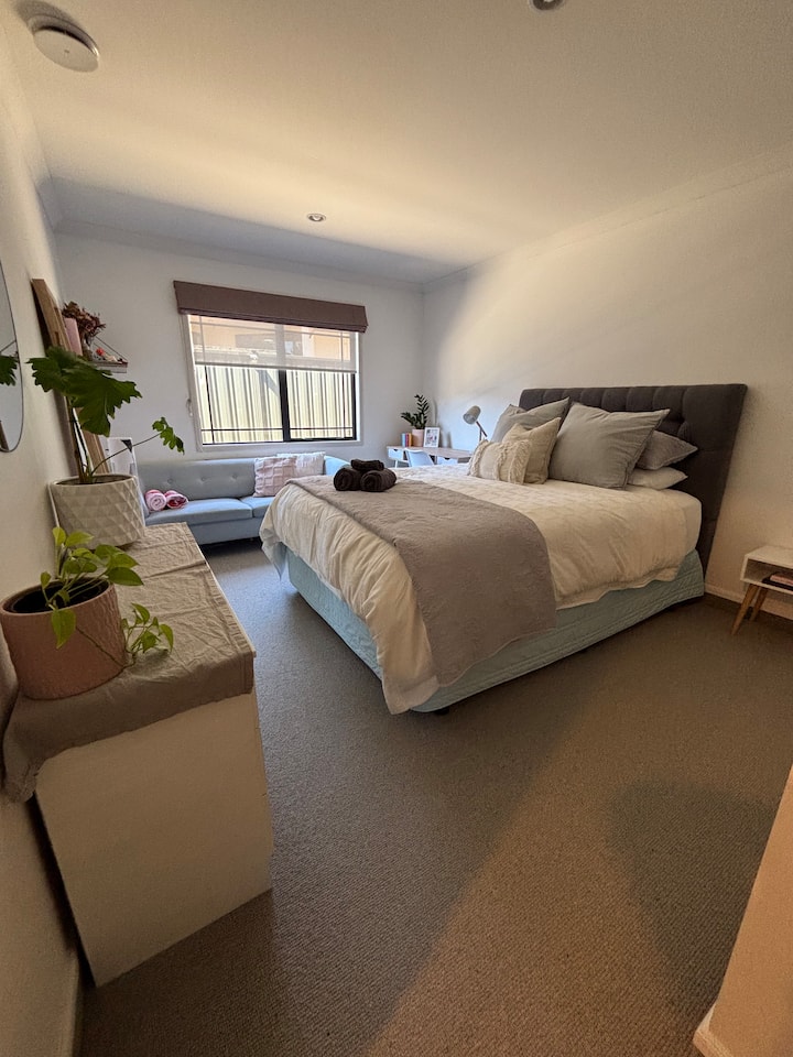 Peaceful 2 Bedroom Guesthouse - Clive