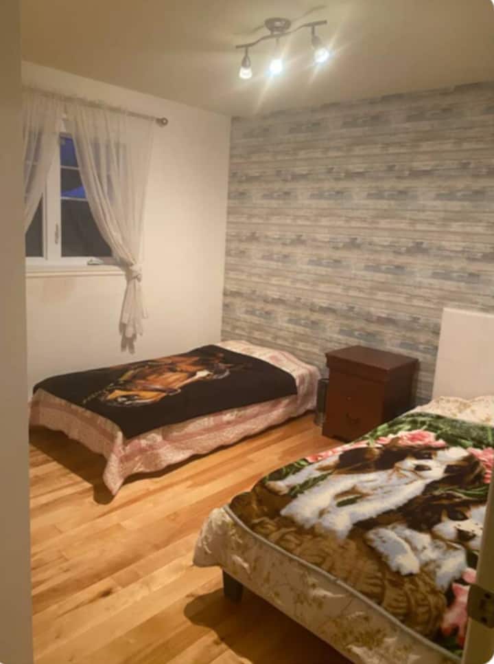 Chambre De Deux Lits Simples. - Quebec City