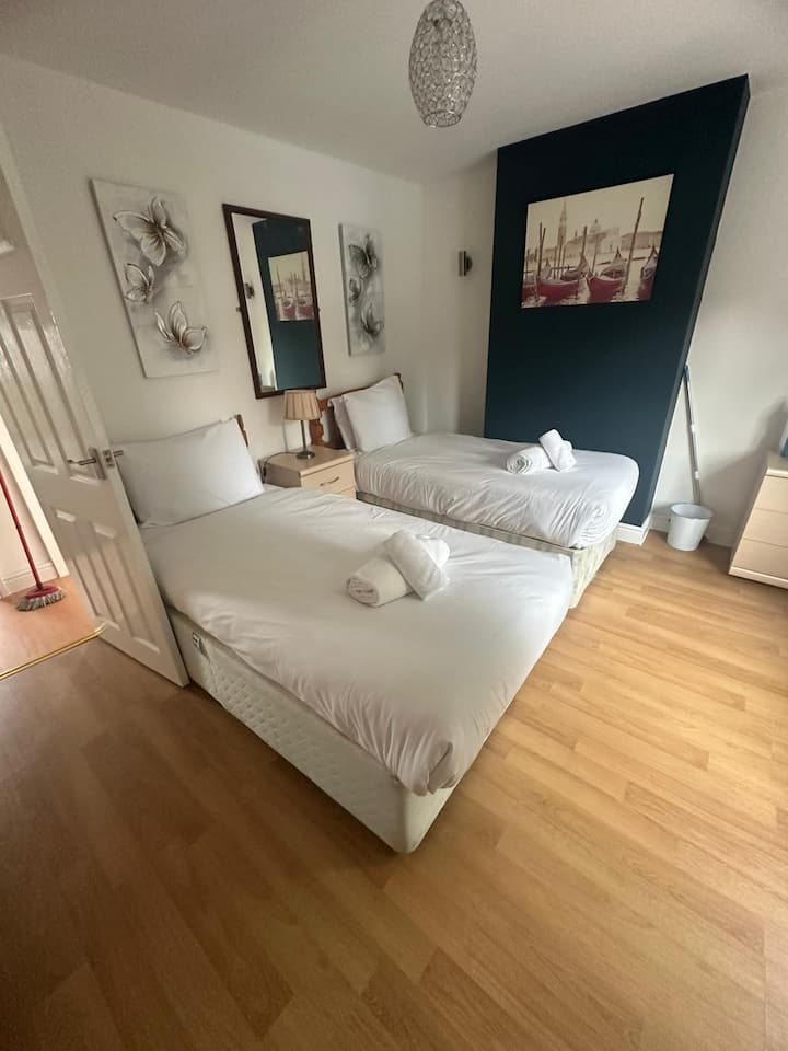 Cosy 2 Bed House In Padgate - Sleeps 3 - Warrington