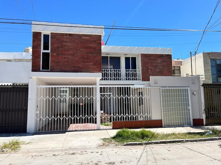 Hermosa Y Amplia Casa - Aguascalientes