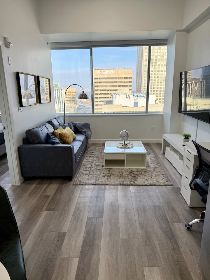 Executive Luxe Suite King Bed - Edmonton