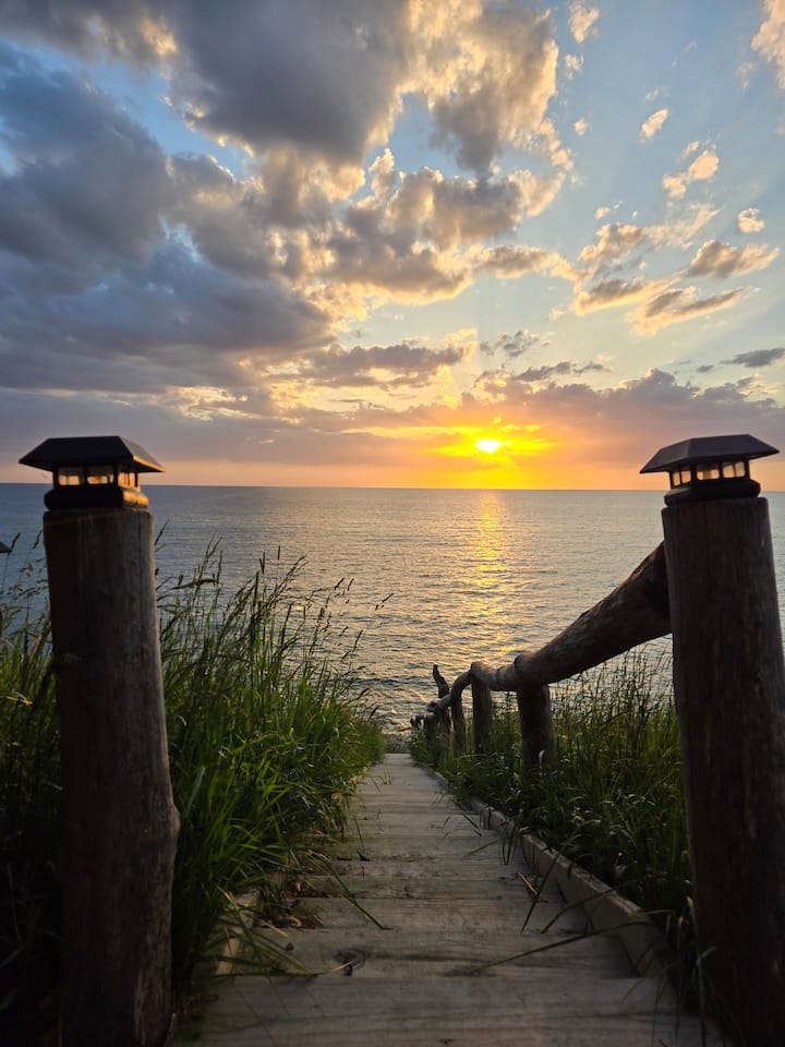 Lakeside Haven: Historic& Serene - Mentor-on-the-Lake, OH