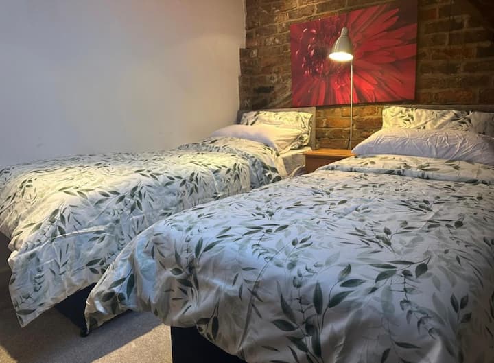 Twin Bedroom In Macclesfield - Macclesfield