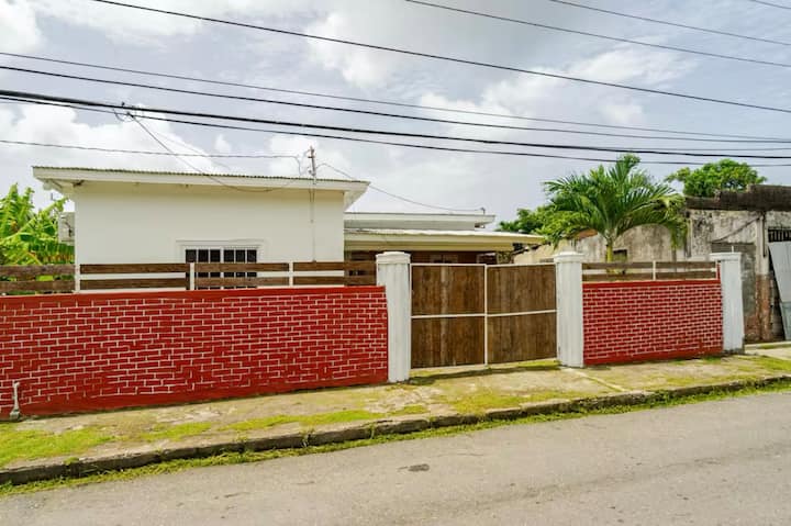 East Palm Estate Hostel Runtz - Port Antonio