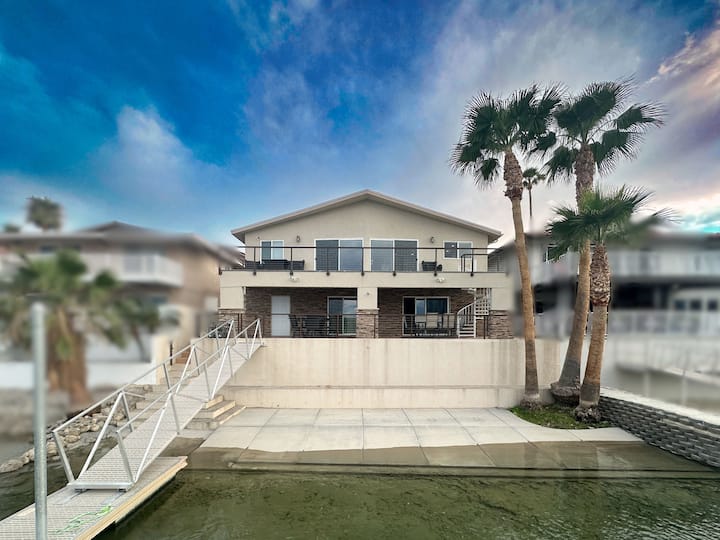 Luxury Home On The River W/ Pool Table & Bunk Room - Laughlin, NV