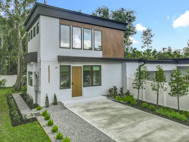Modern Oviedo Loft | 10 Min To Ucf | Workspace - Oviedo, FL