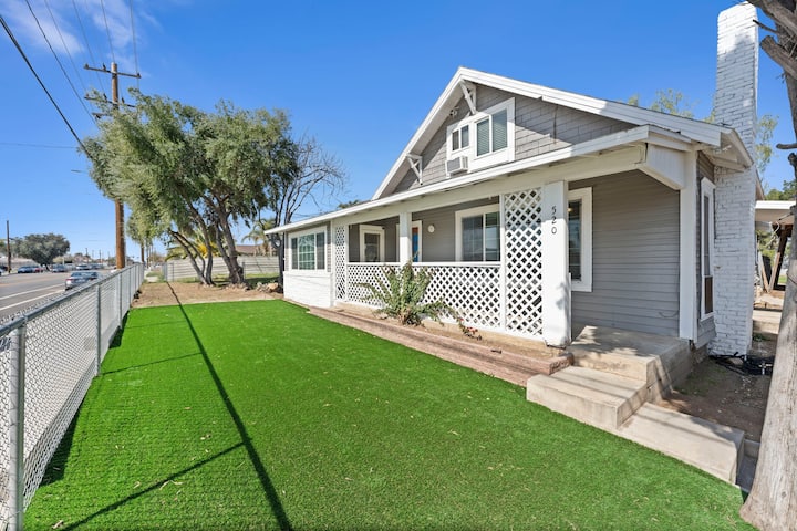 Newly Renovated Craftsman House For Big Groups - San Bernardino, CA