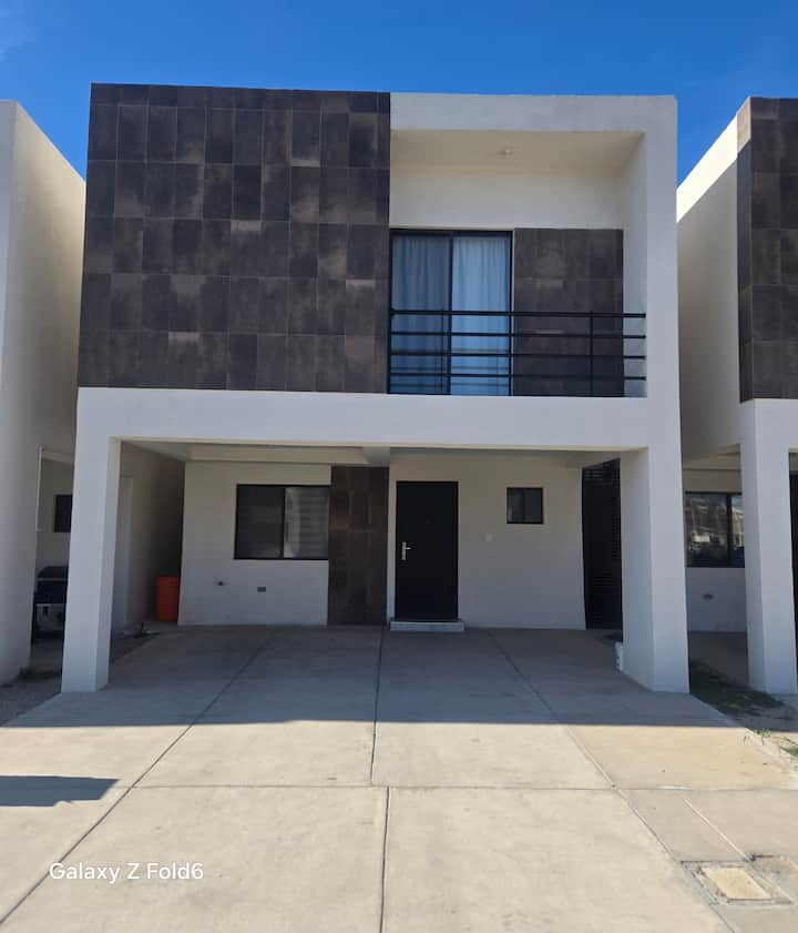 Practicamente-  Casa Nueva En Renta - El Paso, TX