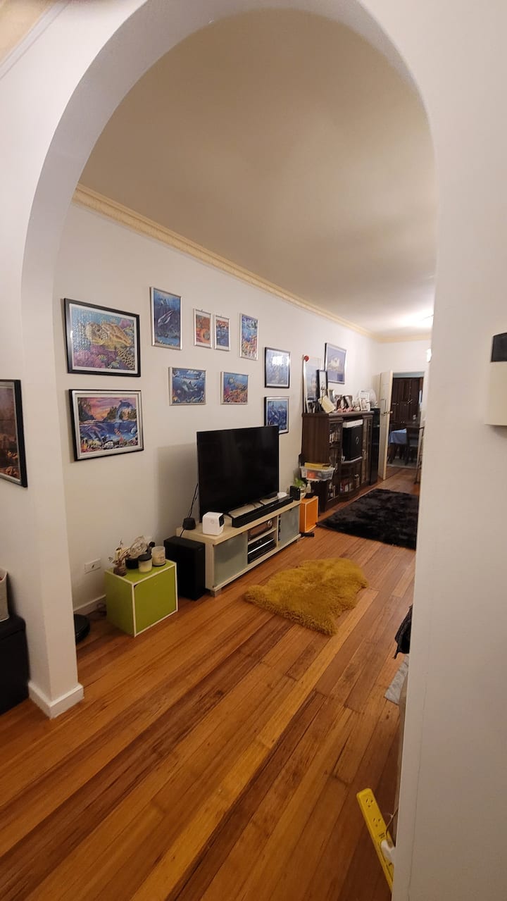Close To Mel Airport - Brooklyn