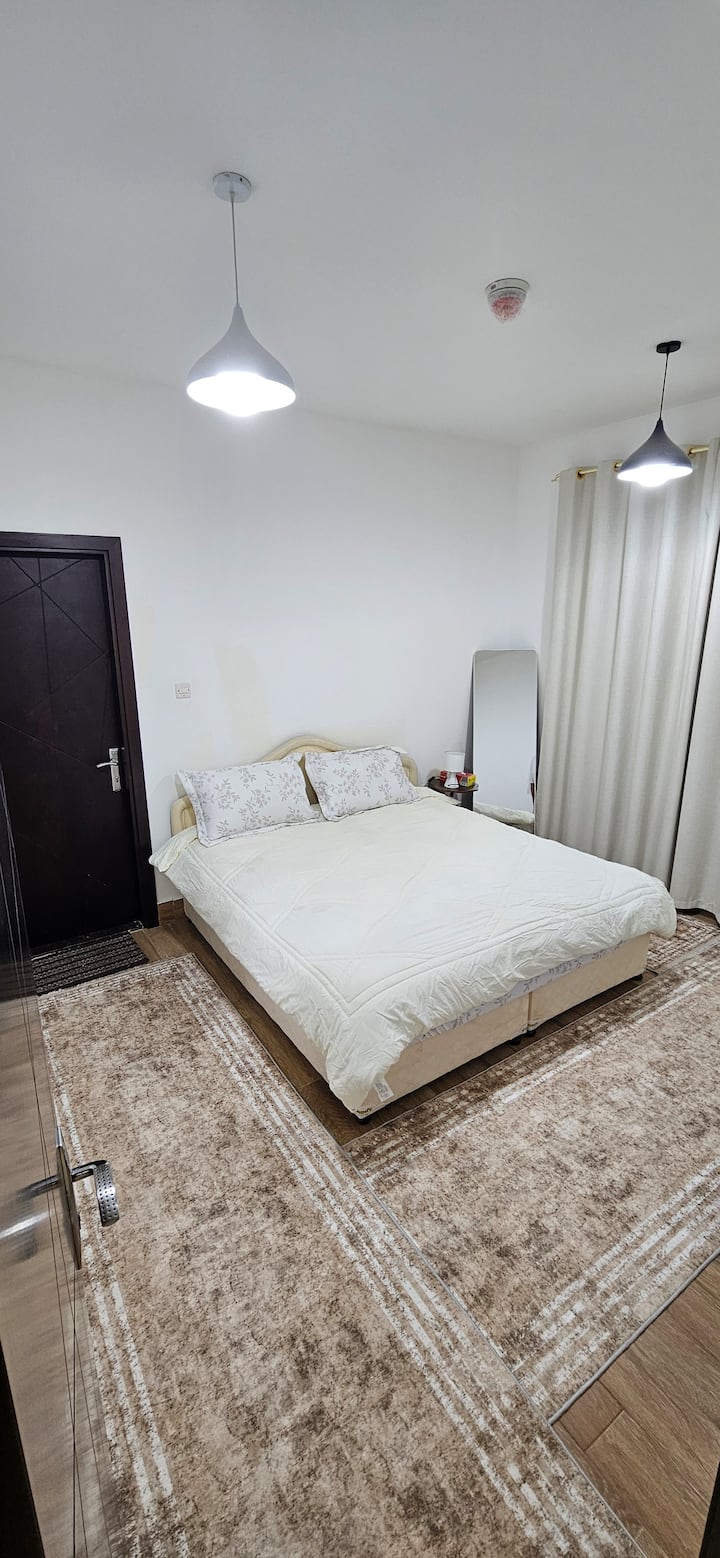 شقة مرتبة بموقع مميز - Sharjah