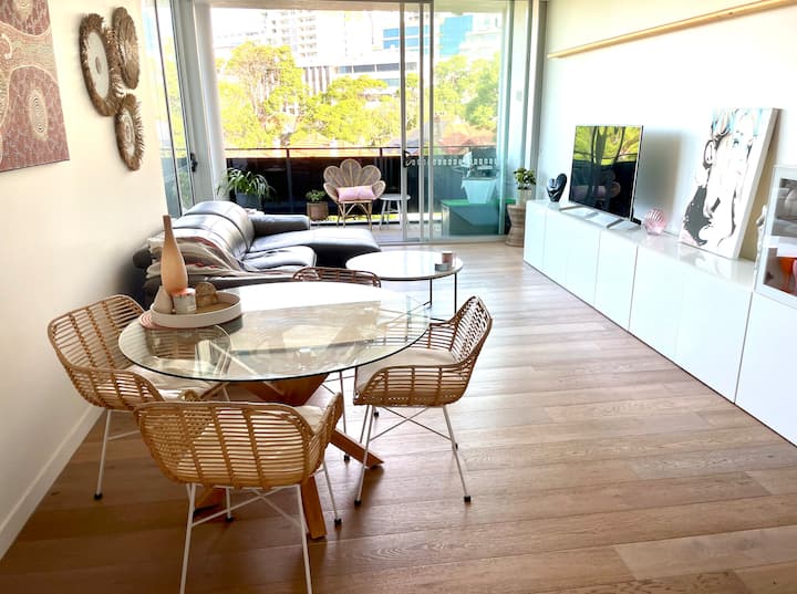 Stylish Centrally Located Apartment - Willoughby