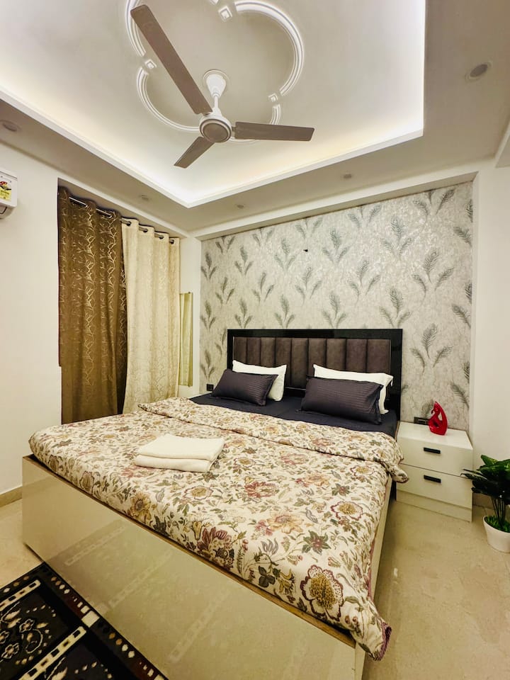 Luxurious One Bed Room Apartment - New Delhi